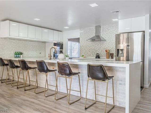 2221 Mohawk St, Las Vegas, NV 89146