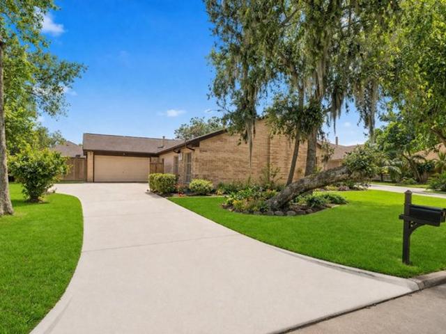 2221 N Belmont Dr, Richmond, TX 77469