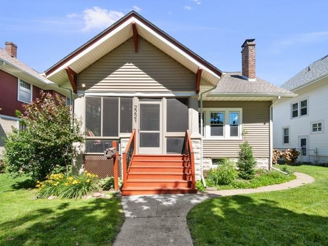 2221 N Ripley St, Davenport, IA 52803