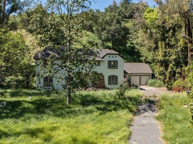 2221 Benedict Canyon Dr, Beverly Hills, CA 90210