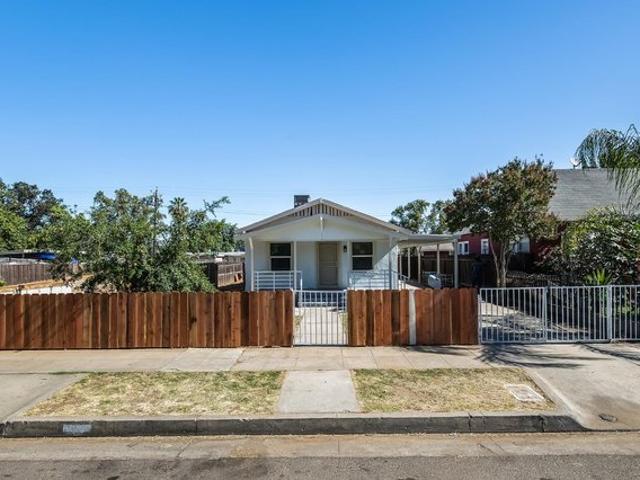 2221 E Lewis Ave, Fresno, CA 93701