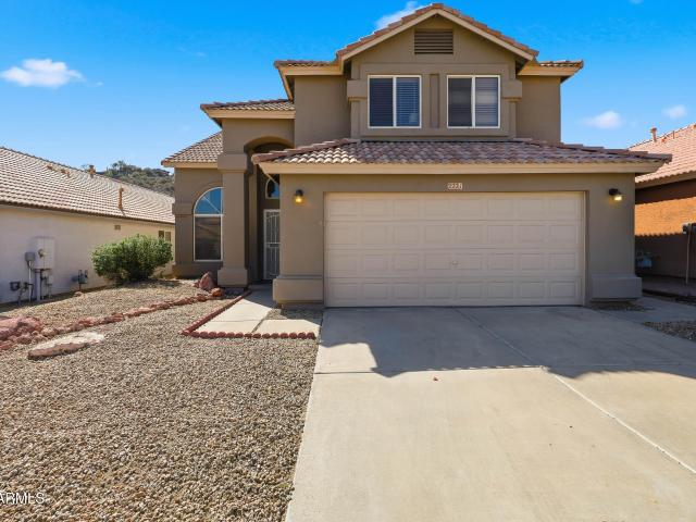 2221 e menadota drive