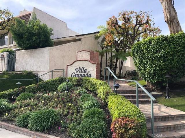 2221 / Erwin St, Woodland Hills, CA 91367 | MLS #SR25251 | Compass