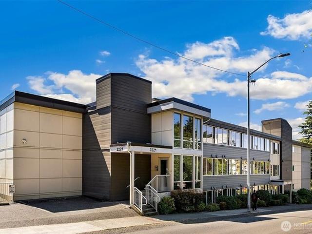 2221 Gilman Dr W Apt 303, Seattle, WA 98119