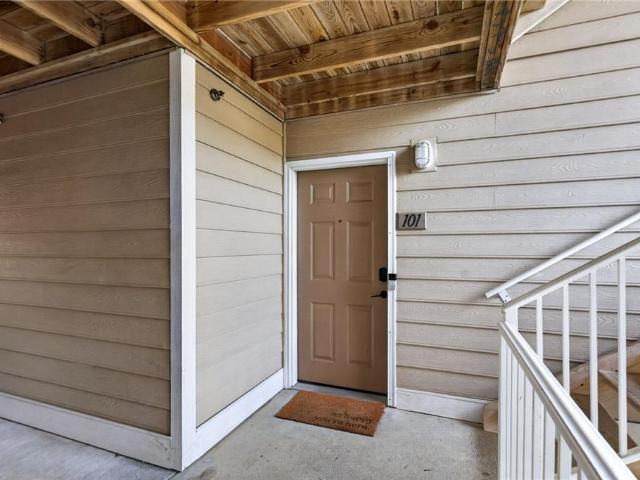 2221 Lesner CRES # 101