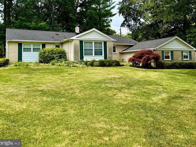2221 Regal Dr, Wilmington, DE 19810