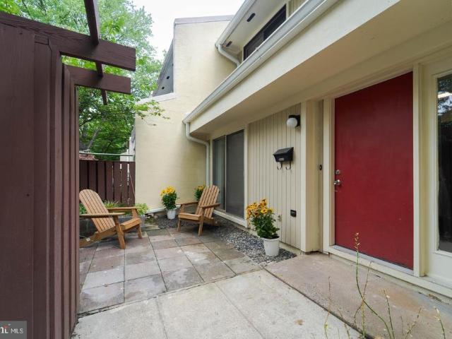 2221 Southgate Square