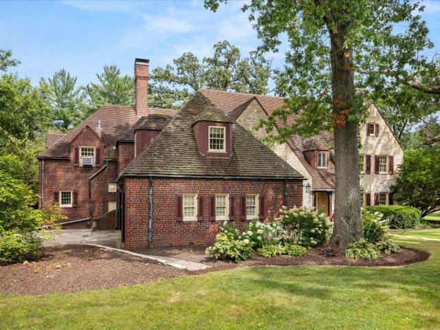 2221 Twin Oak Road