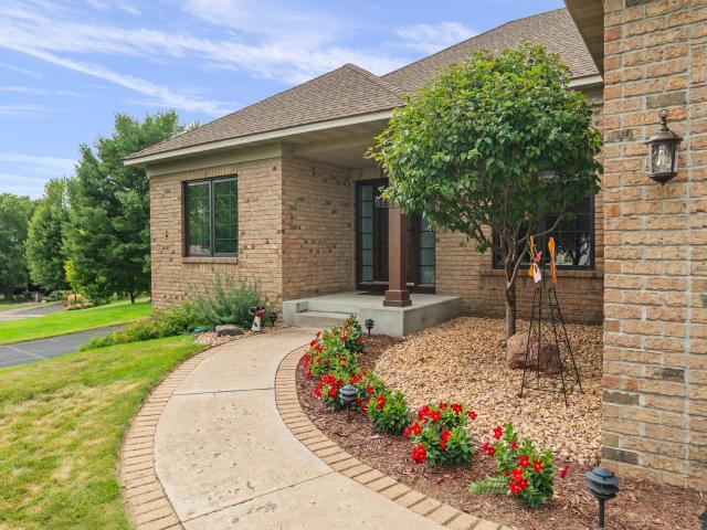 2221 White Pine Court