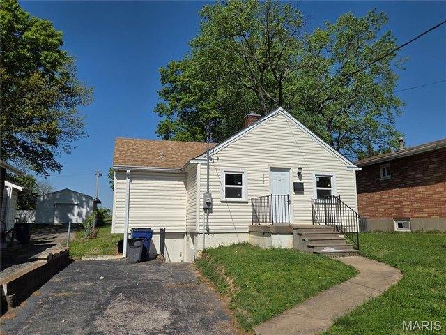 2221 Wolter Ave, Vinita Park, MO 63114
