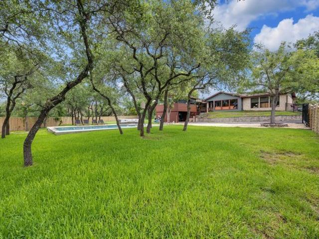 22223 Oban Dr, Briarcliff, TX 78669