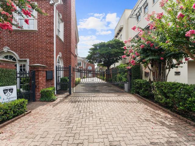 2222 Nantucket Dr, Unit B, Houston, TX 77057 | MLS #13633
