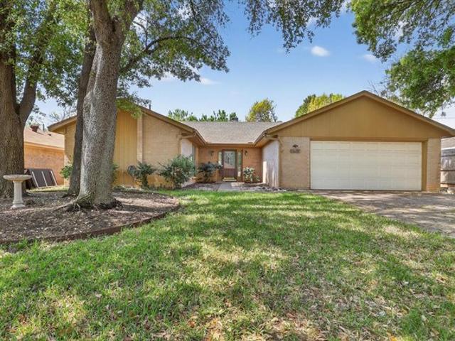 2222 Honey Creek Ln, Arlington, TX 76006
