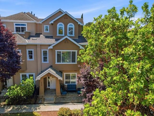 2222 Raspberry Ln, Mountain View, CA 94043
