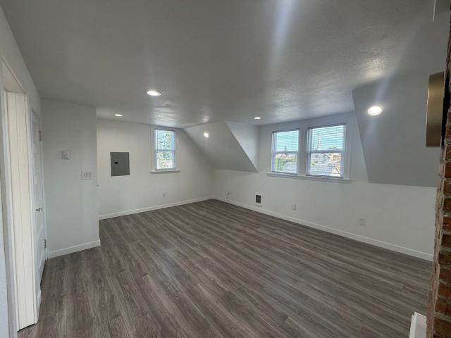 2222 Summit 4 Unit 1 Bedroom Apartment for Rent at 2222 Summit Ave, Everett, WA 98201 Riverside