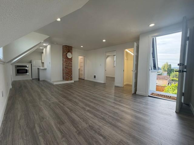 2222 Summit 4 Unit