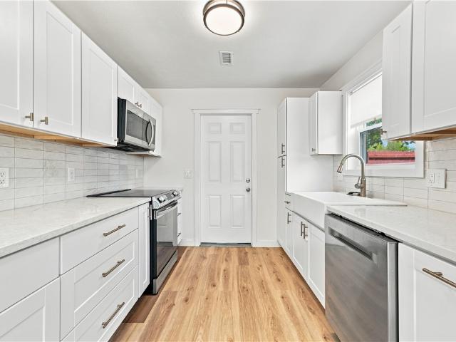 2222 W Perry Road