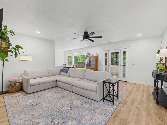 2222 W Perry Road