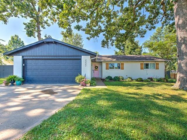 2222 W Perry Rd, Rogers, AR 72758