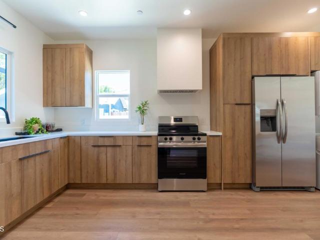 2222 1/2 Dorris Place