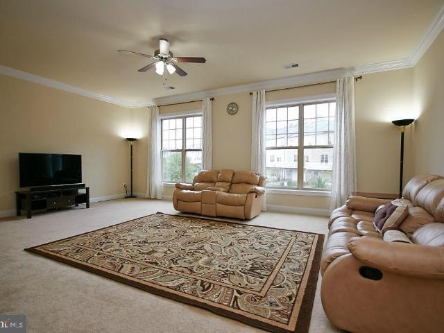 22233 Falling Terrace