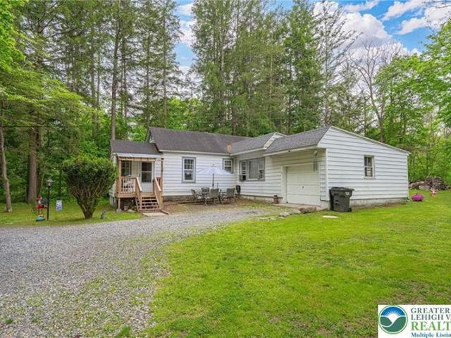 2223 Gap View Dr, East Stroudsburg, PA 18301