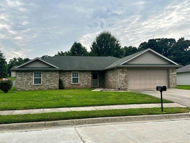 2223 Kaitlin Dr, Boonville, MO 65233