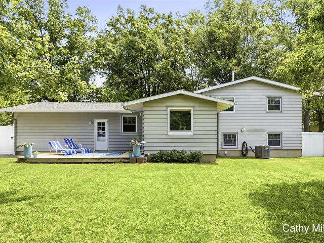 2223 Rosewood Avenue