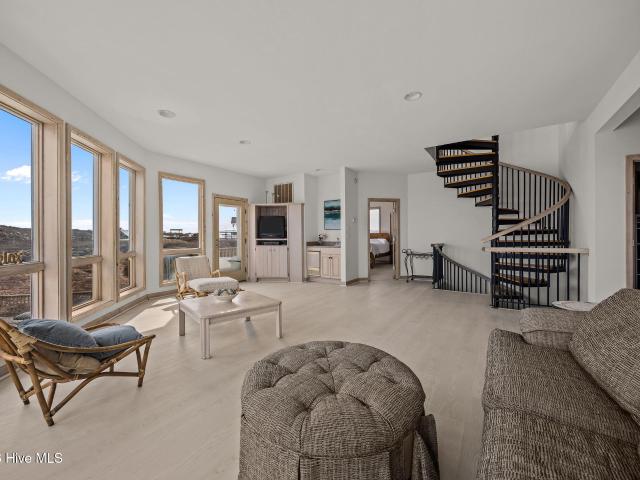 2223 Sandfiddler Road
