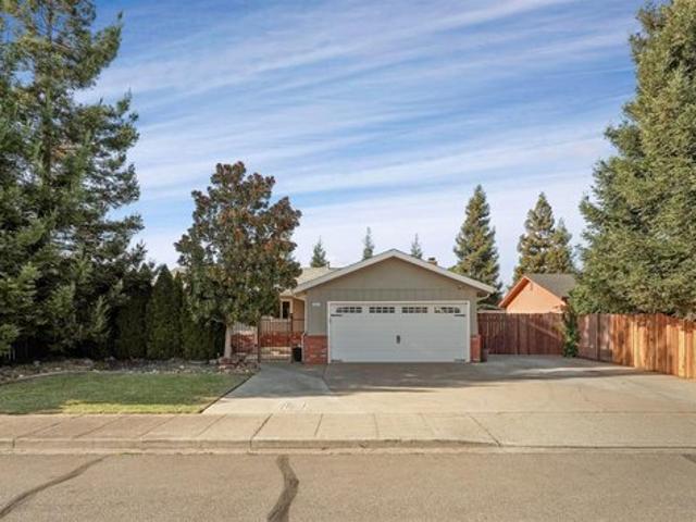 2223 W Elm St, Lodi, CA 95242