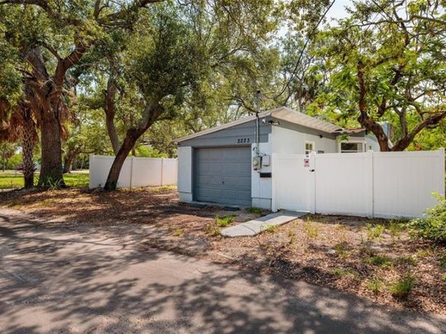 2223 W Harbor Dr S, Saint Petersburg, FL 33705