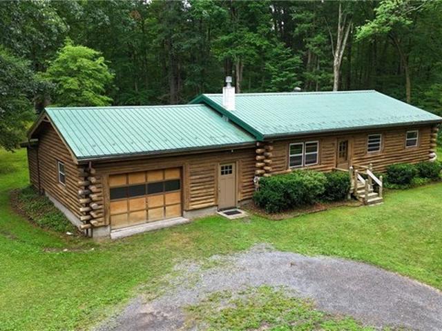 2223 Whispering Pines Ln, Waterloo, NY 13165