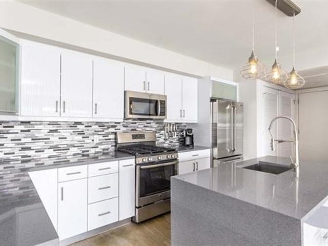 222 1St St # 8
