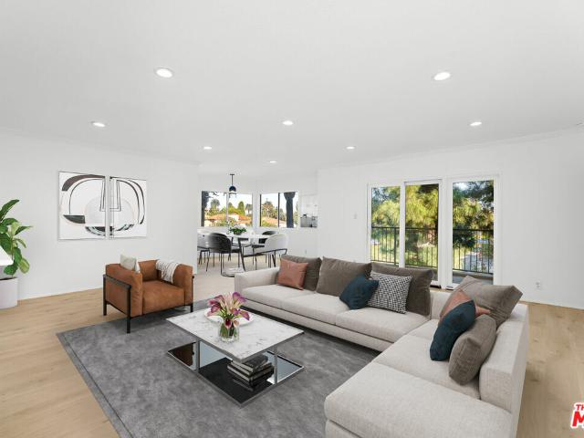222 7th St #301, Santa Monica, US, CA
