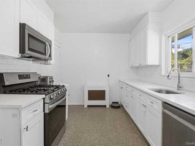 222 Carol Avenue Right Side