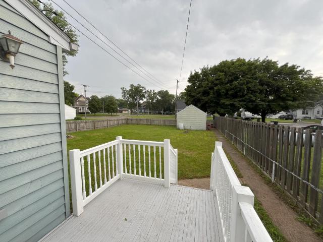 222 Center Avenue W
