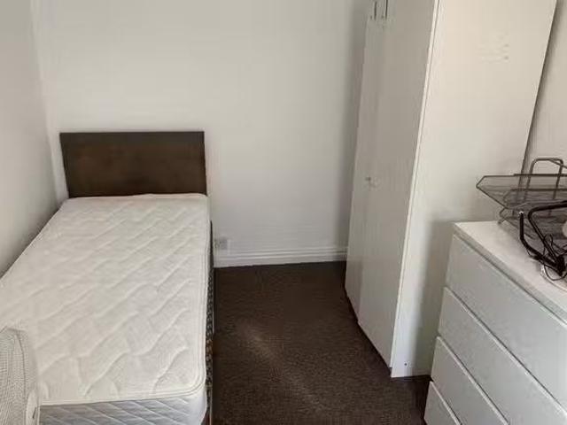 222 Charter Avenue room 4