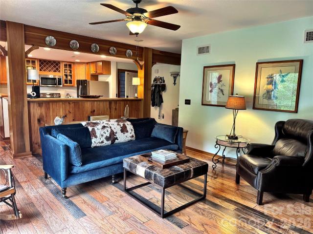 222 Creekside Way # D201