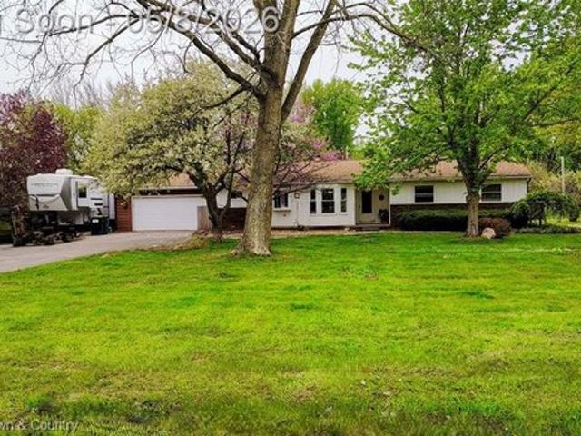 222 Bain Dr, Howell, MI 48855