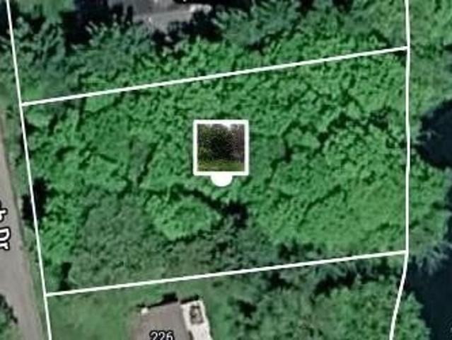 222 Beach Dr, Mahopac, NY 10541