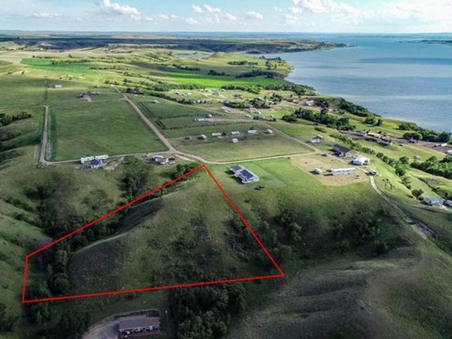 222 Beaver Bay Trl, Linton, ND 58552