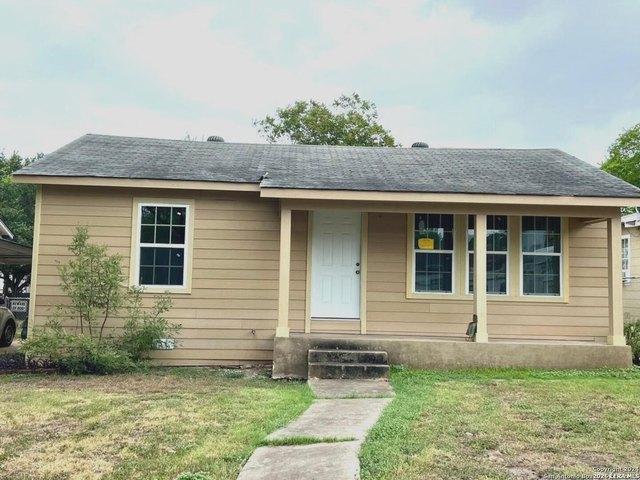 222 Golden Crown Dr, San Antonio, TX 78223