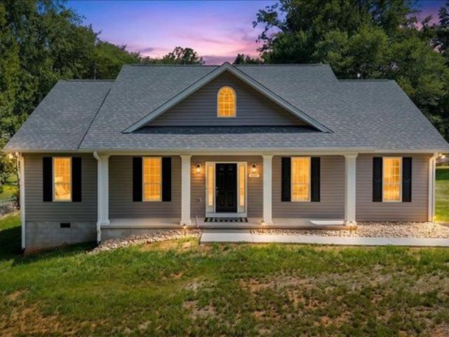 222 Graves Dr, Forest, VA 24551