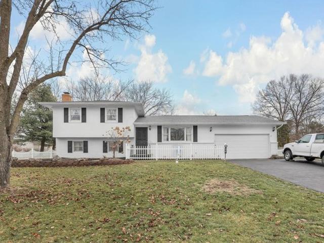 222 Deer Trail Rd, Reynoldsburg, OH 43068