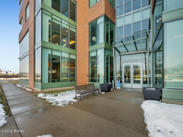222 E Witherspoon St 806