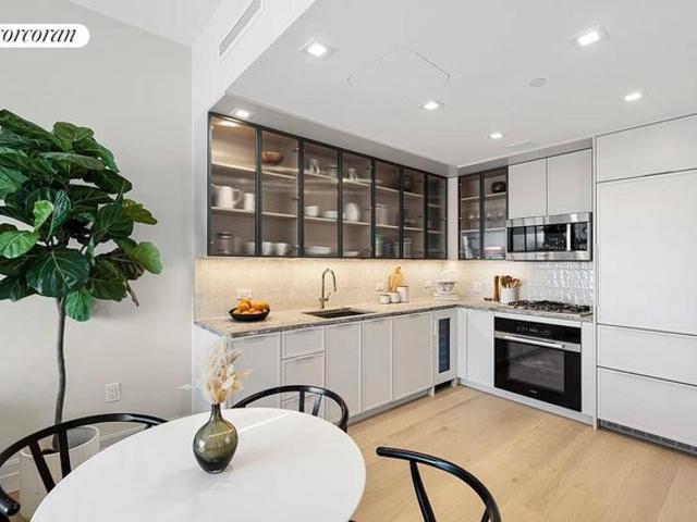 222 E Broadway Apt 20B, New York, NY 10002