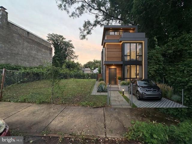 222 E Clapier Street