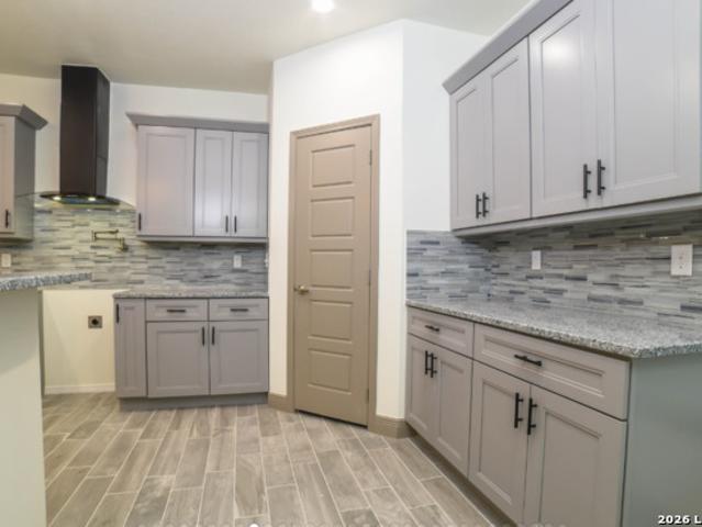 222 E Lindbergh