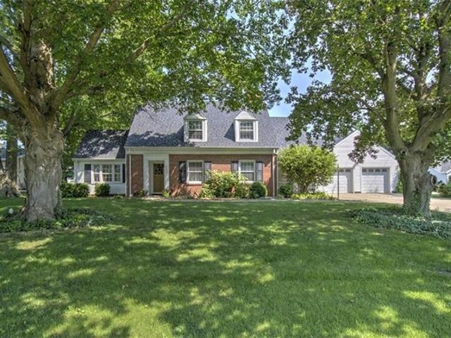 222 E North St, Warrensburg, IL 62573