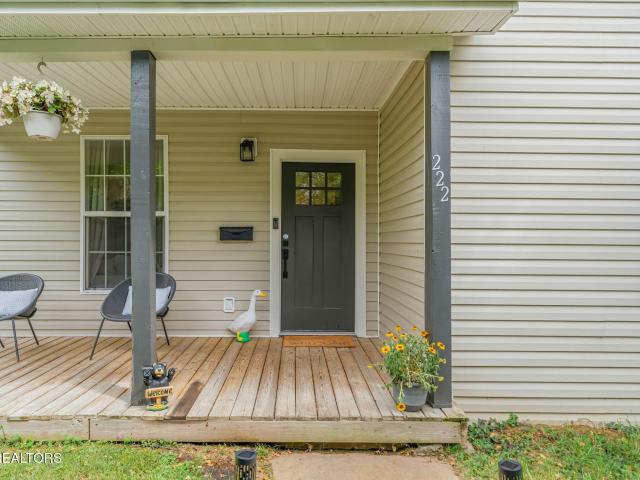 222 E Oldham Ave